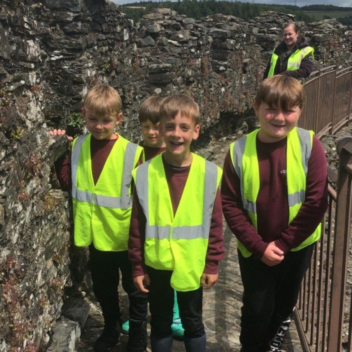 Dobwalls Community Primary School - Class visit to Restormel Castle